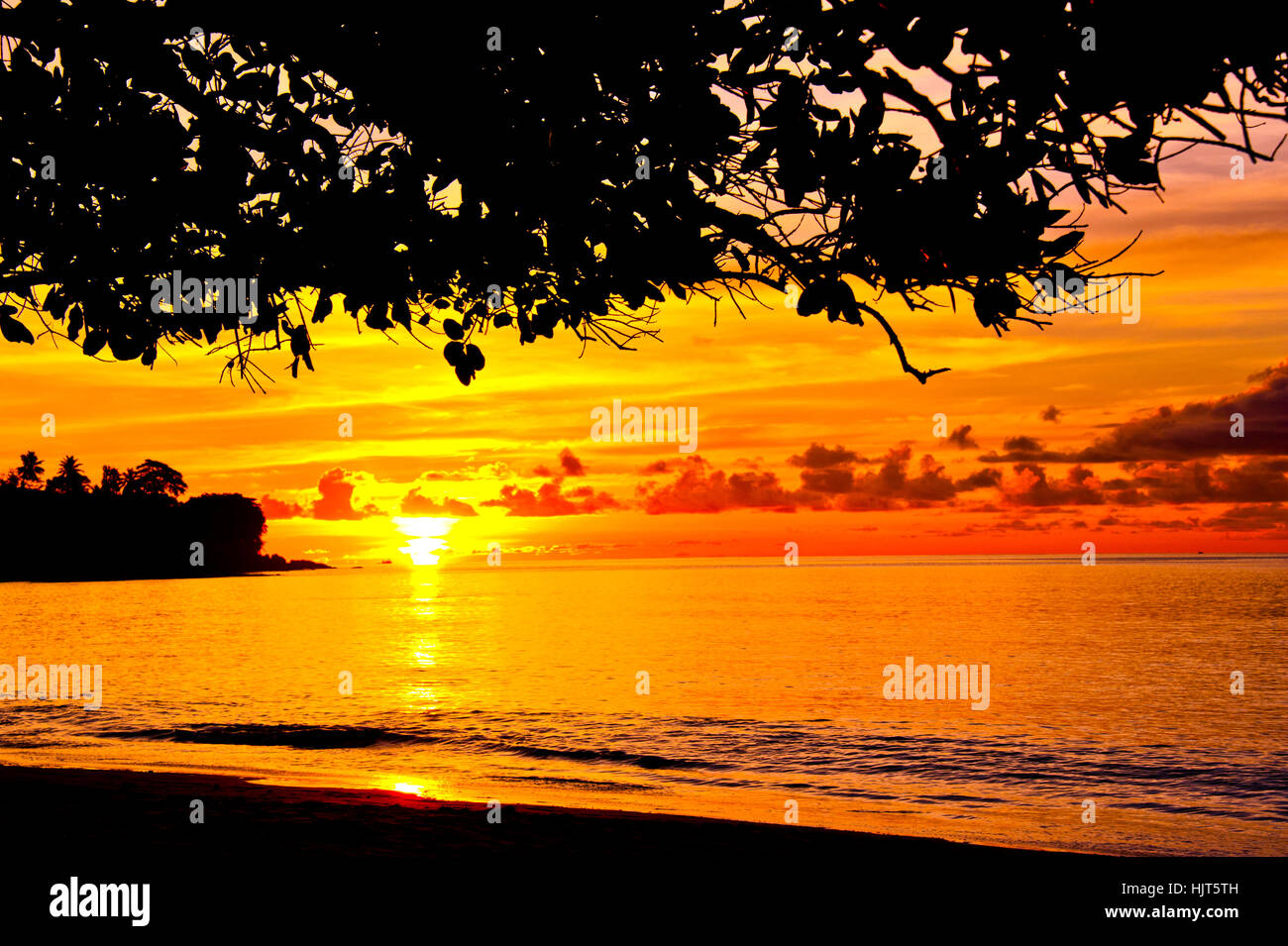 Beau vallon seychelles sunset hi-res stock photography and images - Alamy