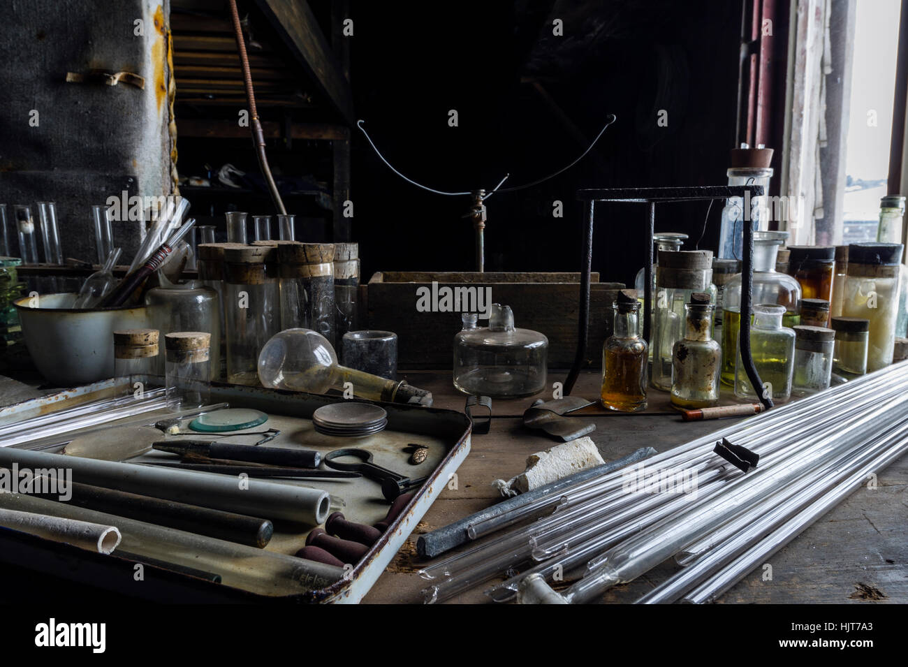 Old scientific instrument hi-res stock photography and images - Alamy