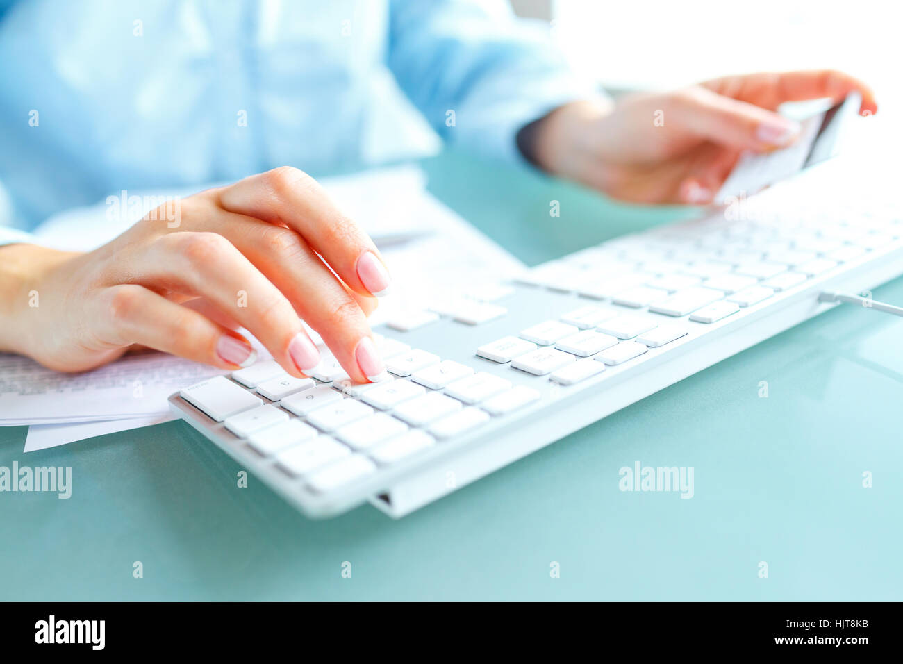Hands using computer and credit card. Online shopping Stock Photo - Alamy