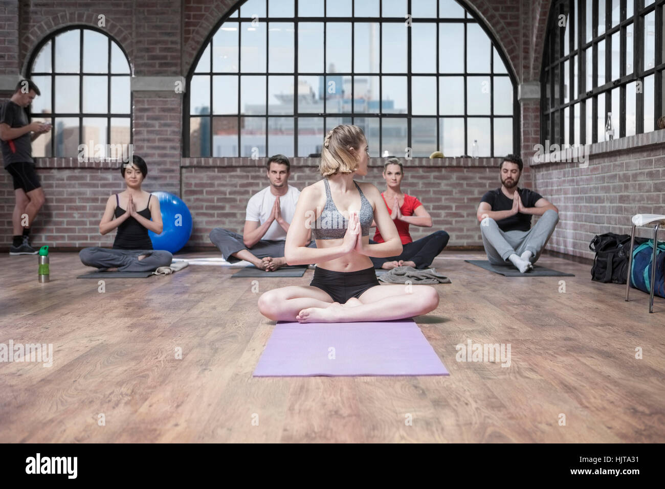 Woman instructing yoga class Stock Photo - Alamy