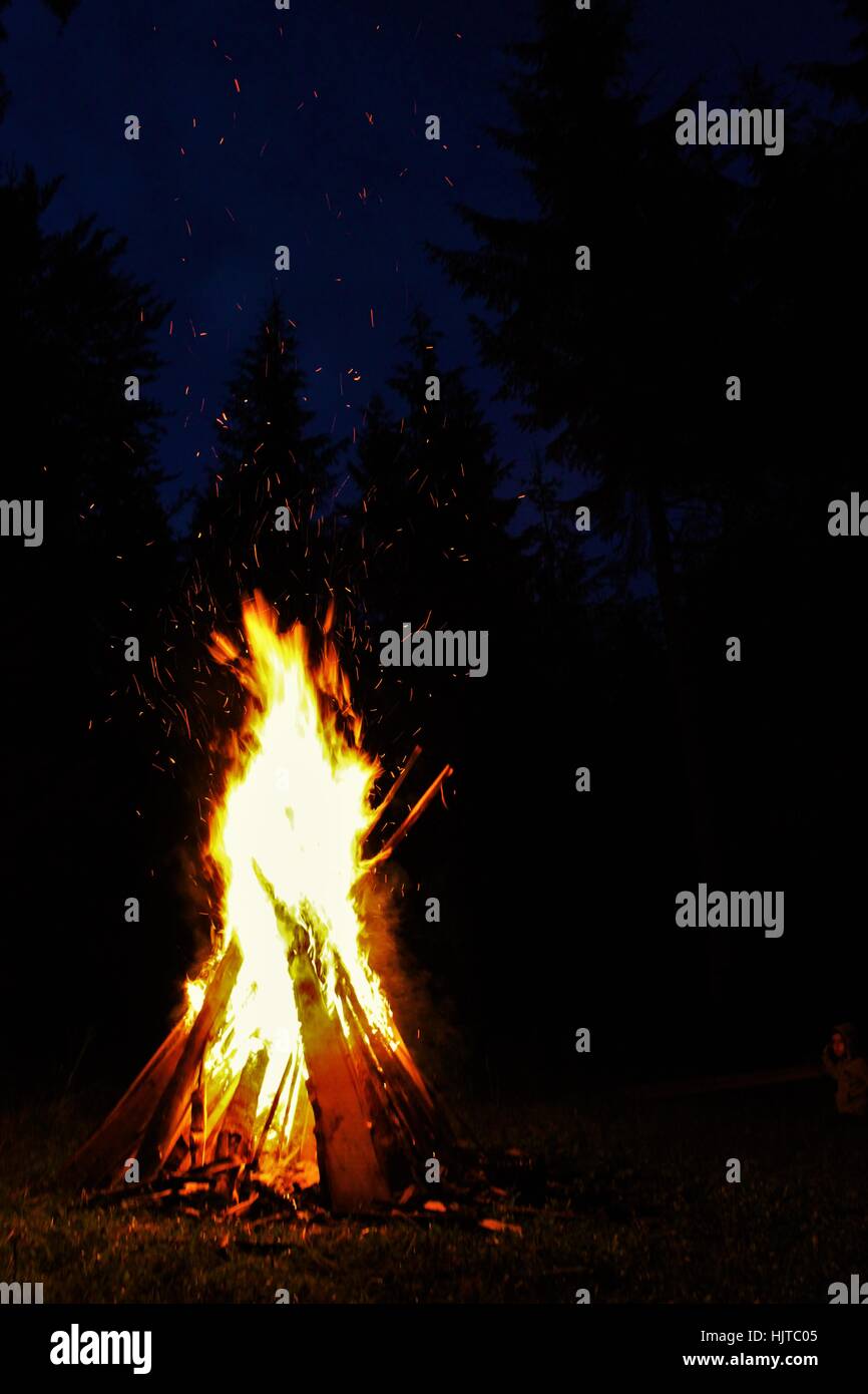 Campfire hi-res stock photography and images - Alamy