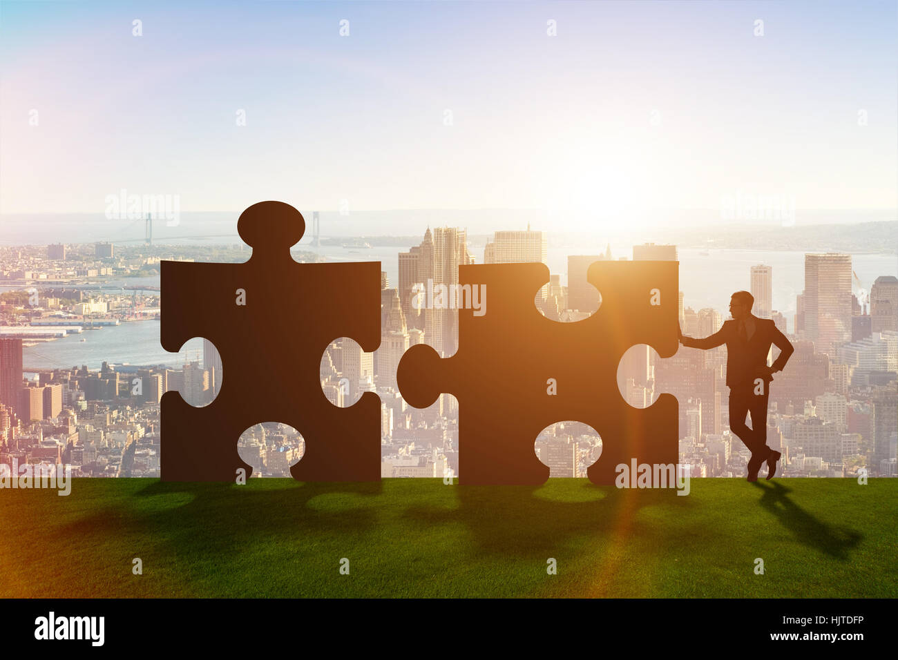 Business metaphor of teamwork with jigsaw puzzle Stock Photo - Alamy