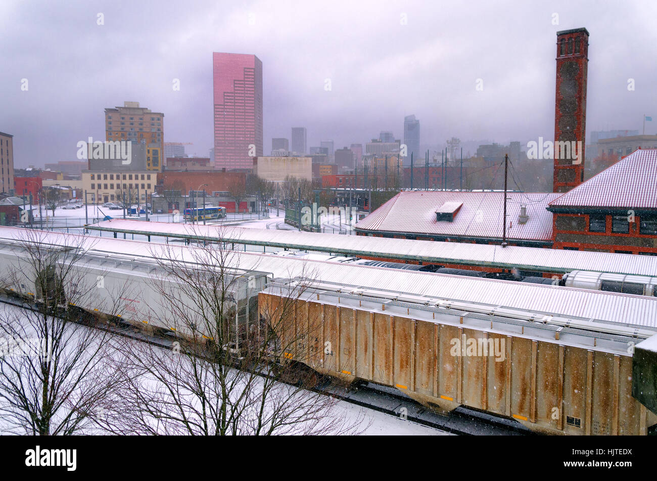 View of snow falling on downtown Portland, Oregon Stock Photo - Alamy