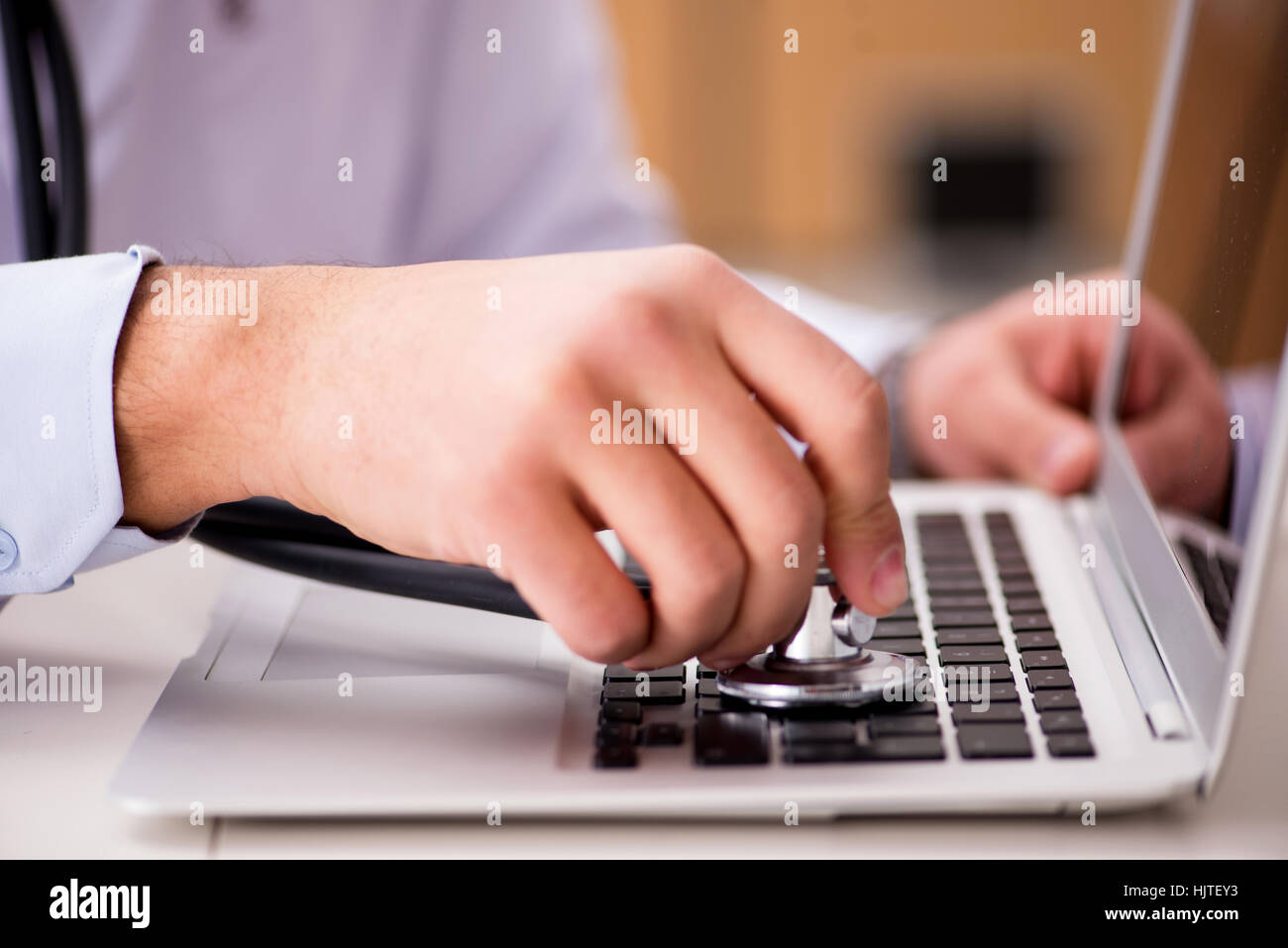 IT technician repairing broken laptop notebook computer Stock Photo - Alamy
