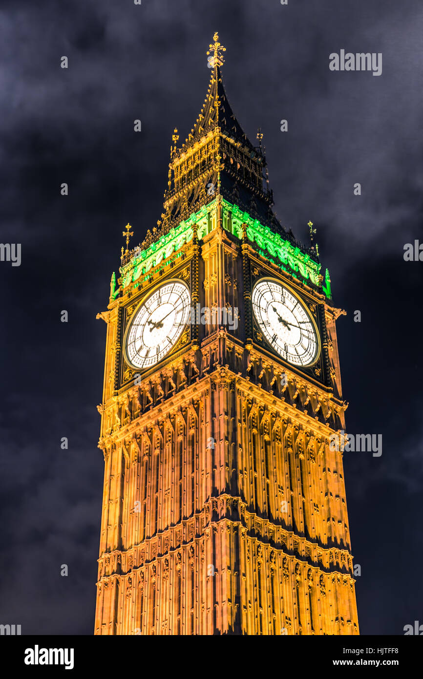 Retro london night england hi-res stock photography and images - Alamy
