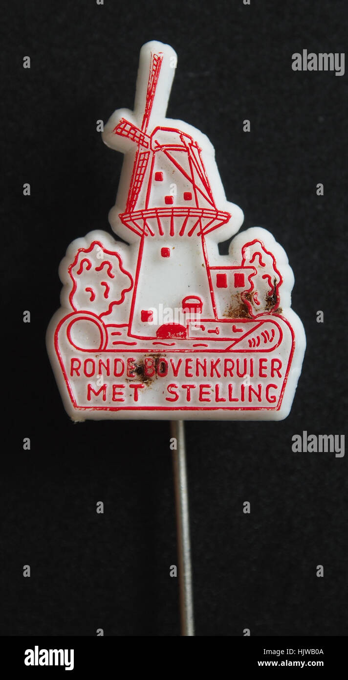 Ronde Bovenkruier met Stelling speldje Advertising pin Stock Photo - Alamy