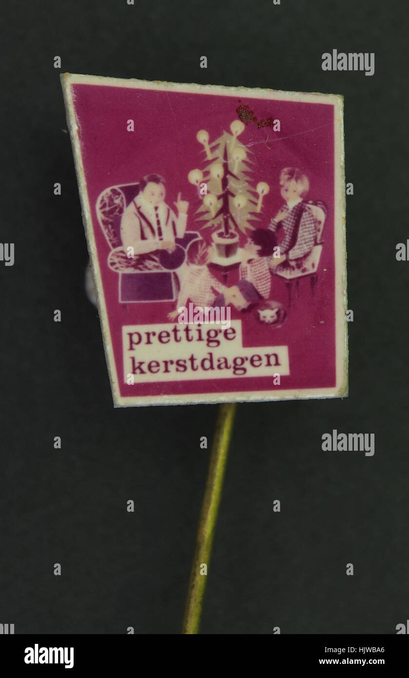 The 'Prettige Kerstdagen' advertising pin is a vintage promotional item ...