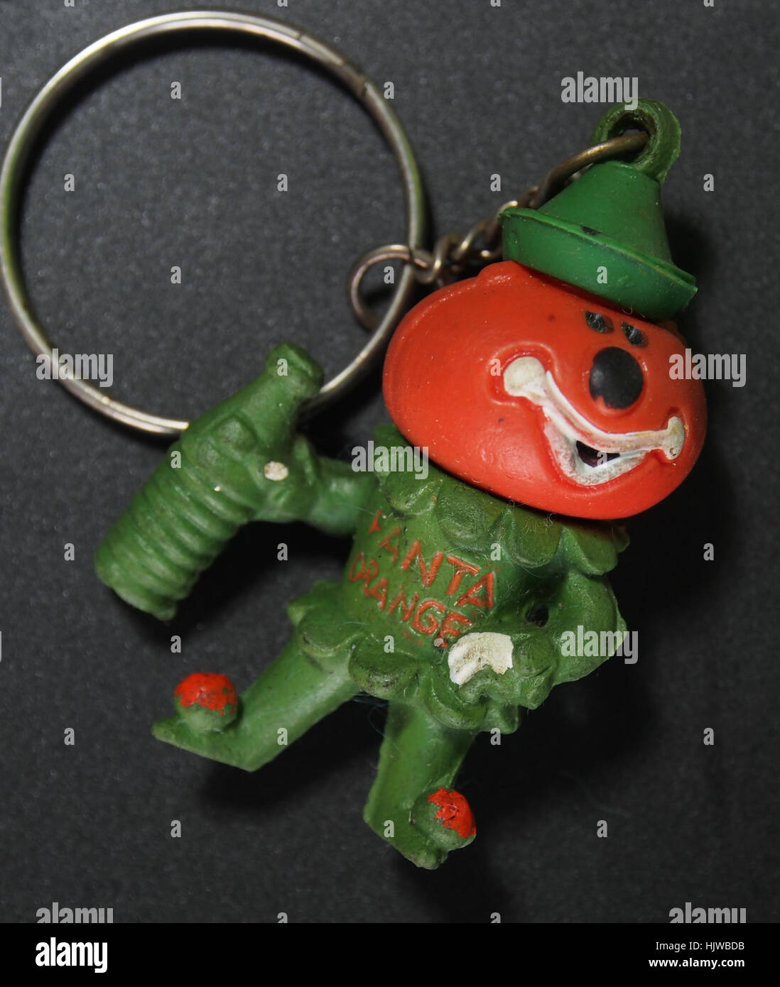 The Fanta Orange sleutelhanger is a keychain featuring the Fanta Orange ...