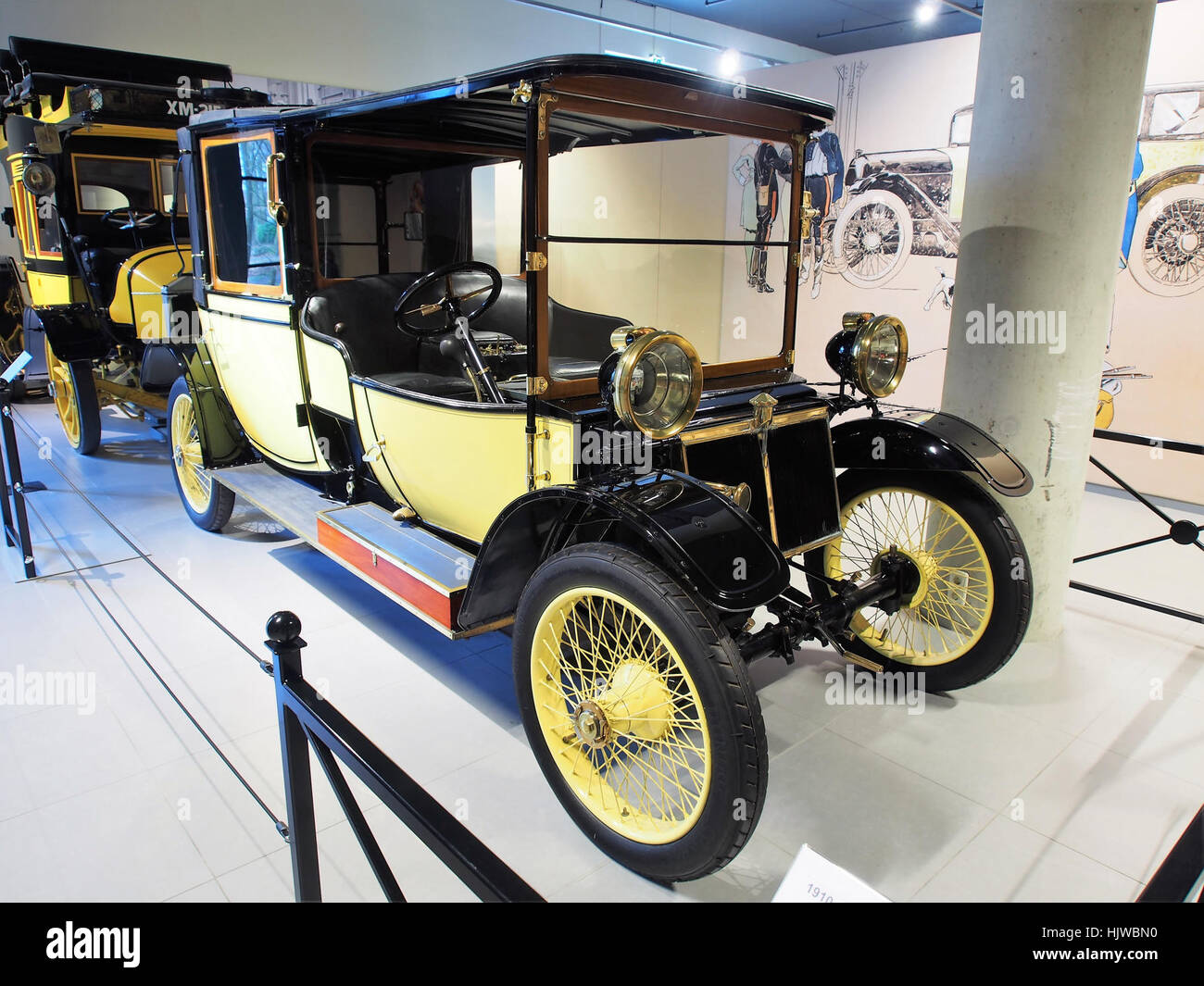 The 1910 Lanchester Landaulette is a classic British luxury car with a ...
