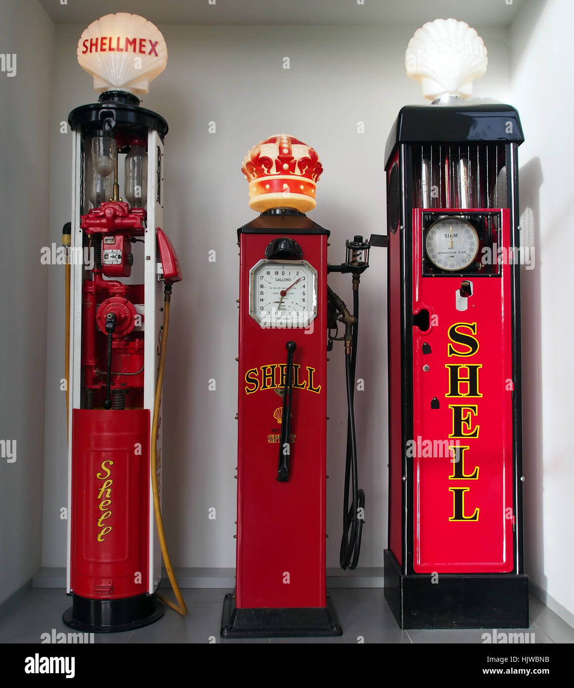 Old shell petrol pumps hi-res stock photography and images - Alamy
