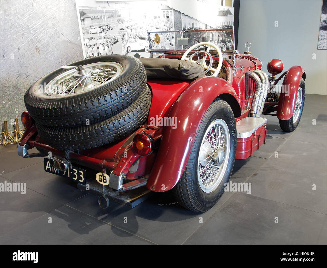 The 1929 Mercedes-Benz SSK is an iconic luxury sports car renowned for ...
