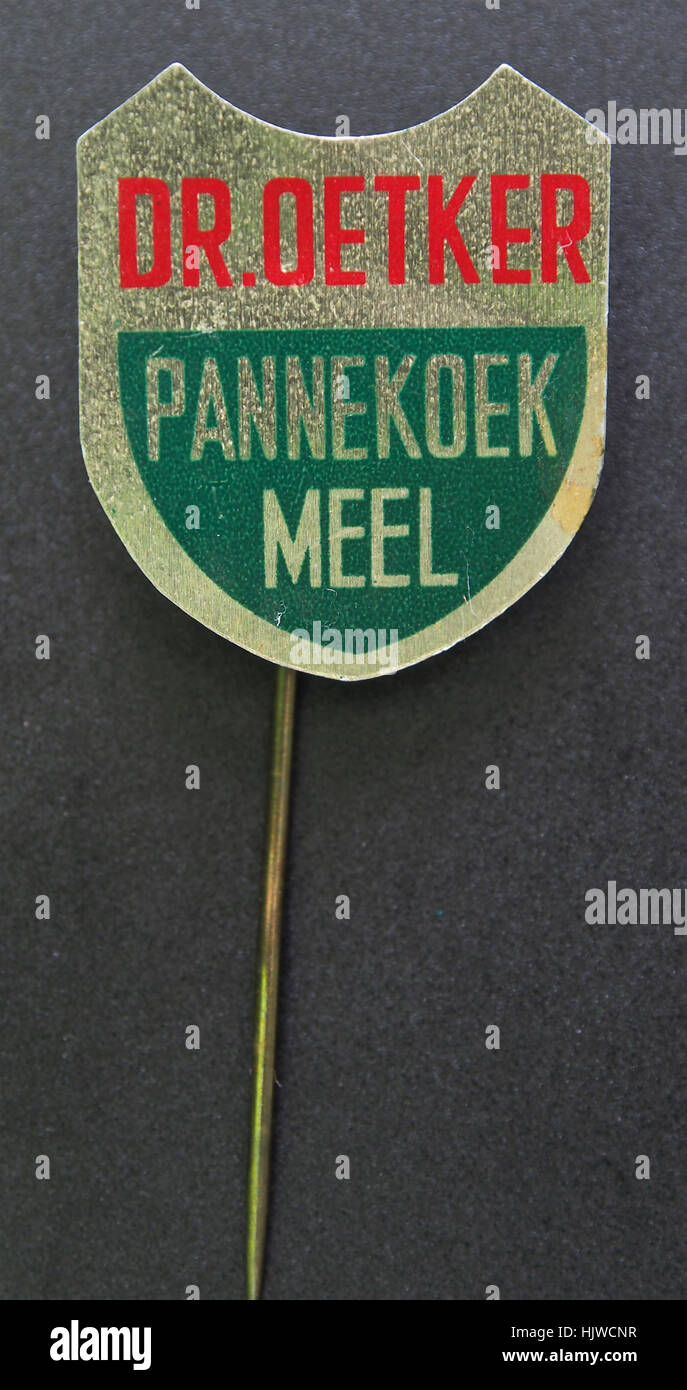 Dr Oetker Pannekoek meel speldje, advertising pin for pancake mix Stock ...