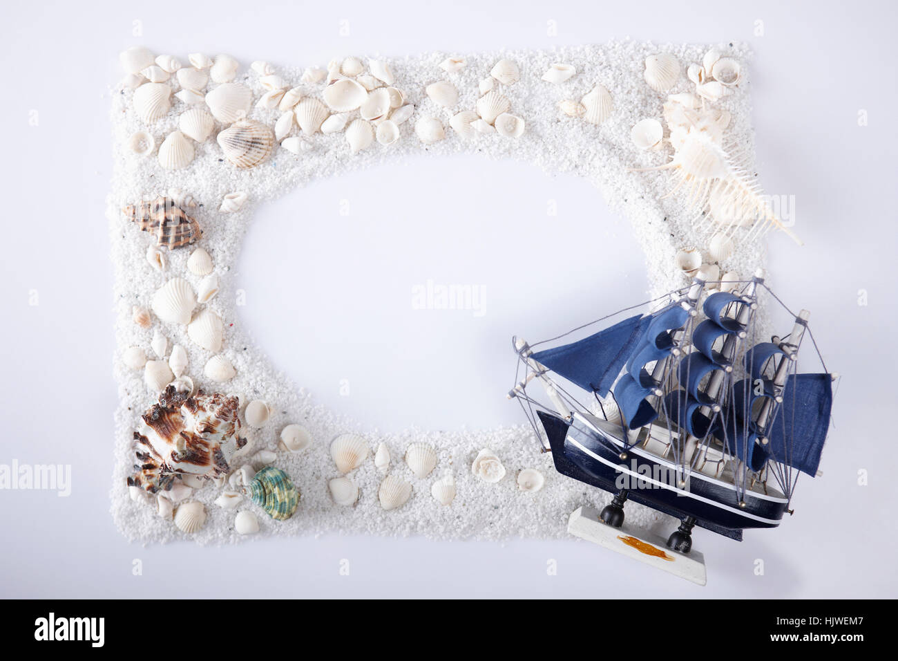 Frame cut away hi-res stock photography and images - Alamy