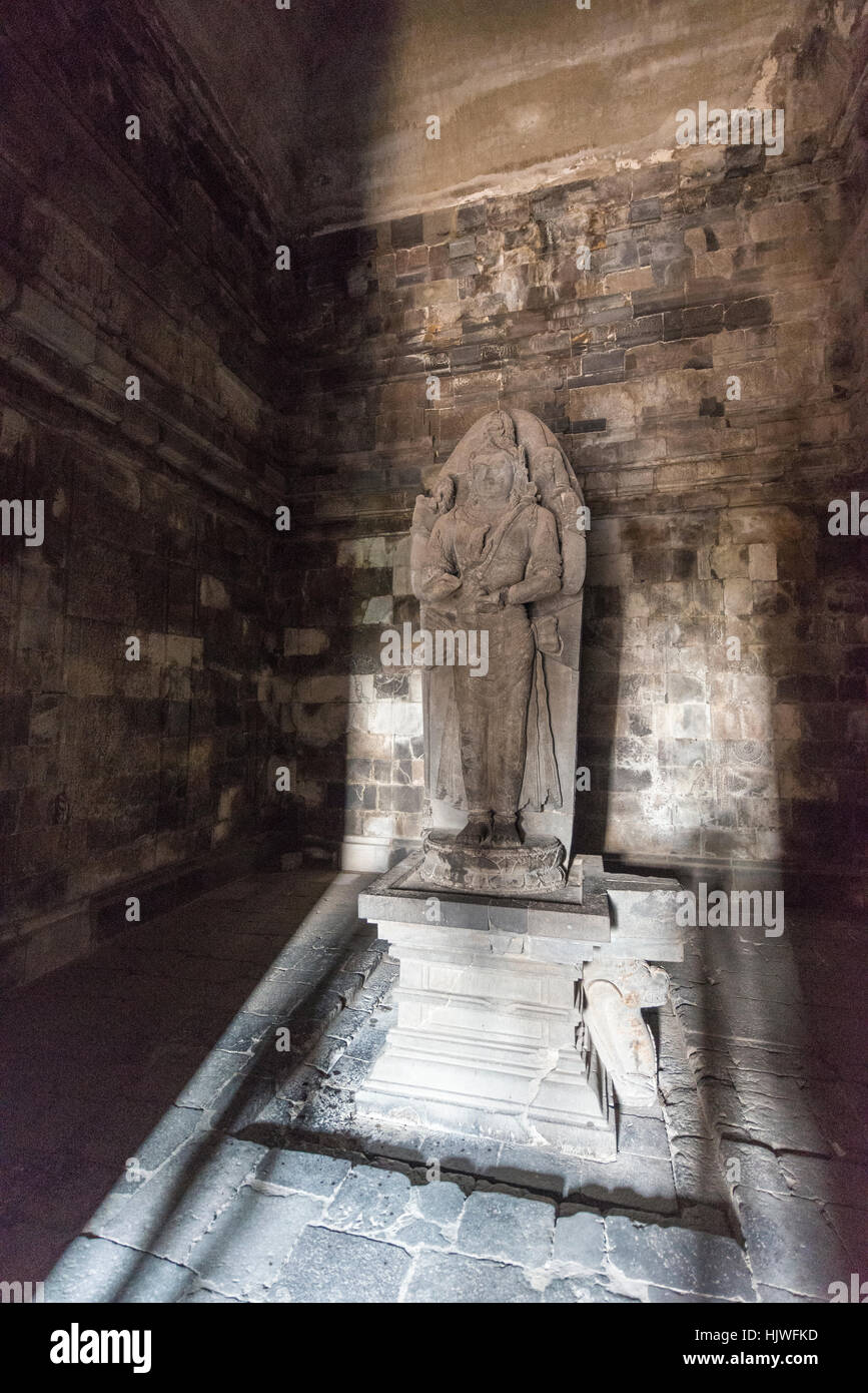 Statue inside Prambanan Temple, Kecamatan Prambanan, Daerah Istimewa ...