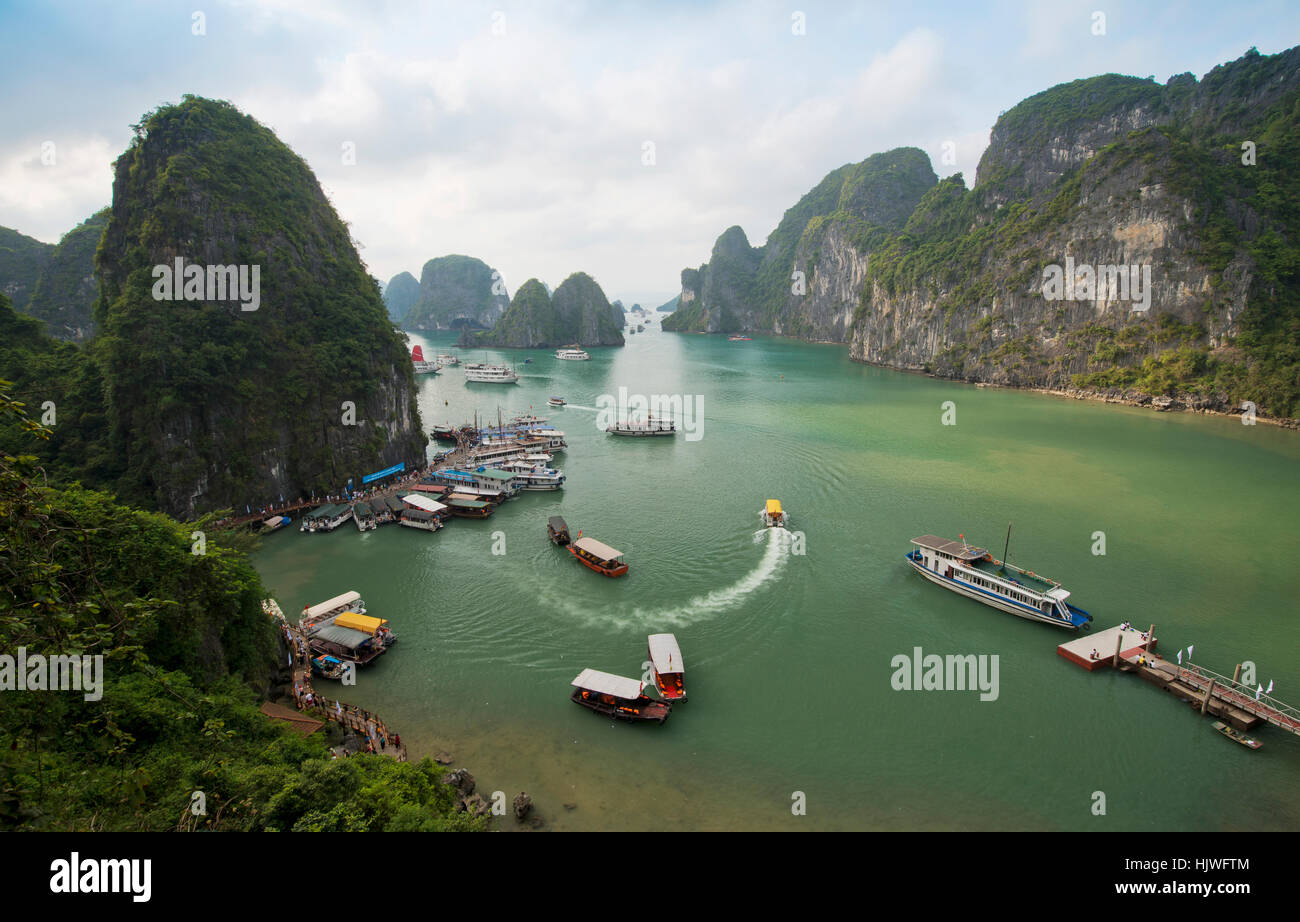 Halong Bay with boats, limestone cliffs, Gulf of Tonkin, Halong, North ...