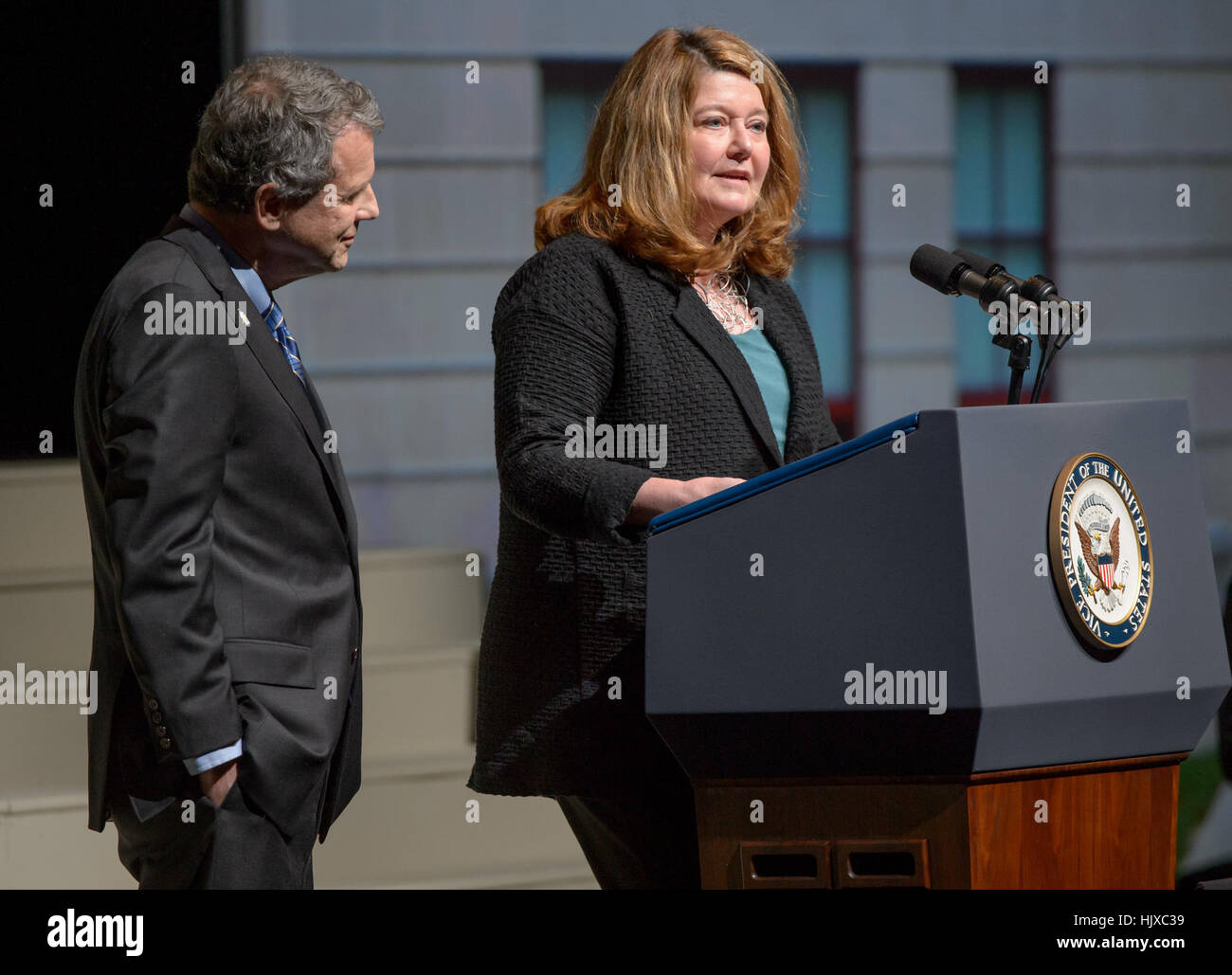 U s senator sherrod brown hi-res stock photography and images - Alamy