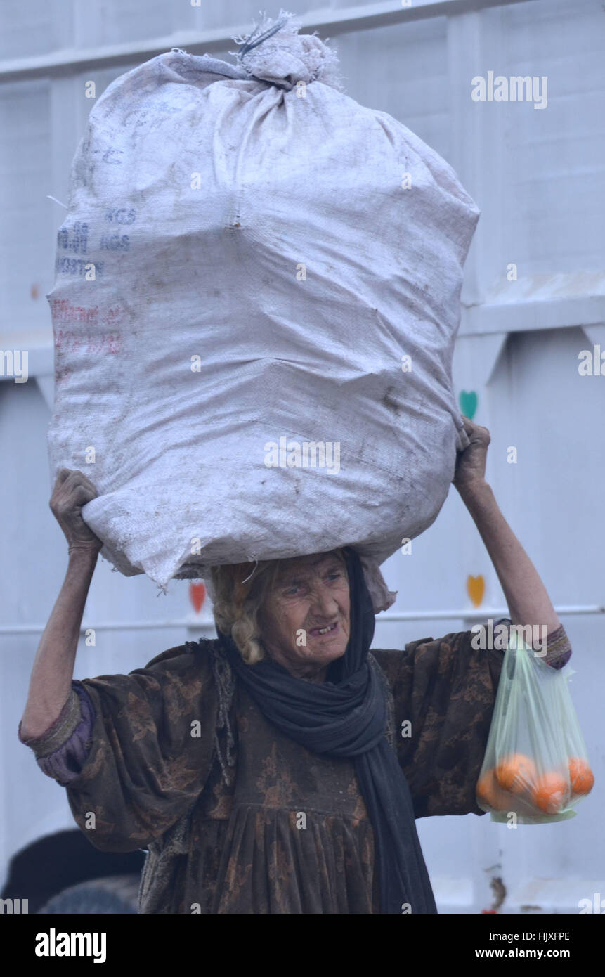 Lahore, Pakistan. 24th Jan, 2017. Pakistani people busy in their ...