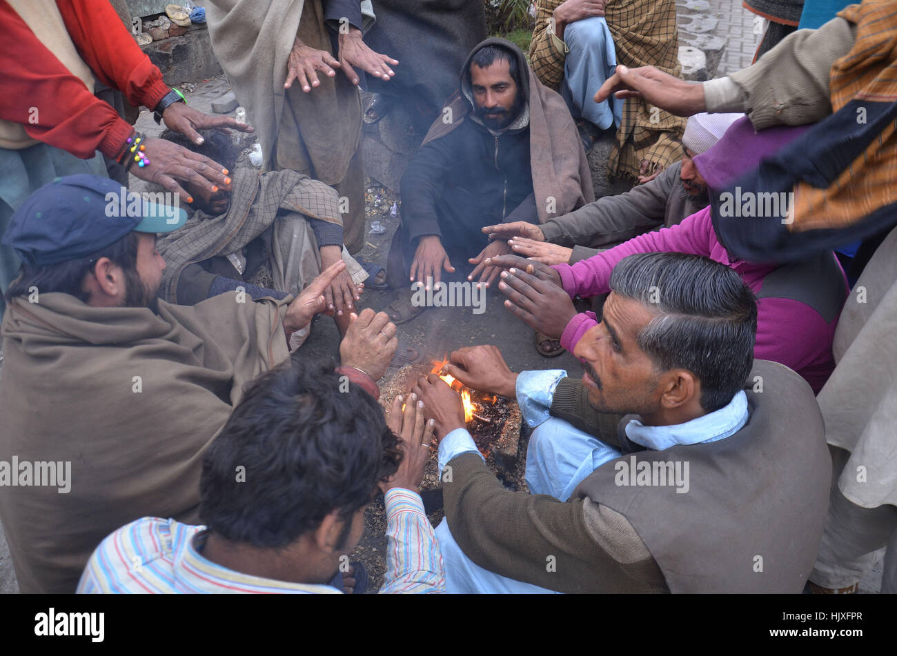 Lahore, Pakistan. 24th Jan, 2017. Pakistani people busy in their ...