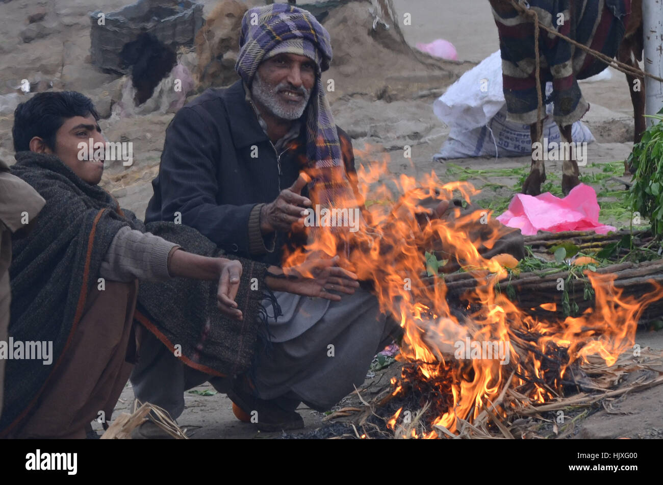Lahore, Pakistan. 24th Jan, 2017. Pakistani people busy in their ...