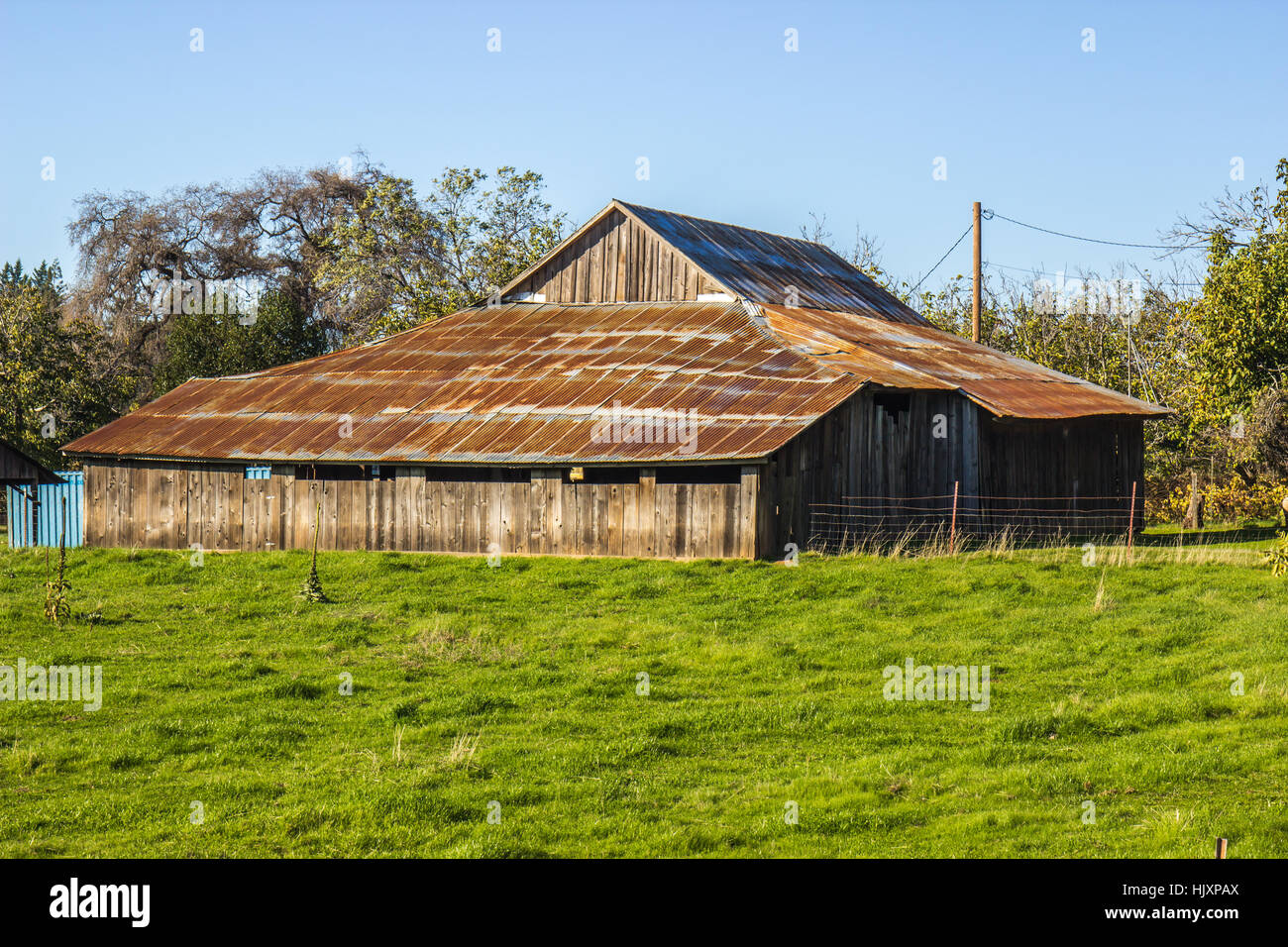 Old Leaning Wood Barn With Rusted Tin Roof Stock Photo - Alamy