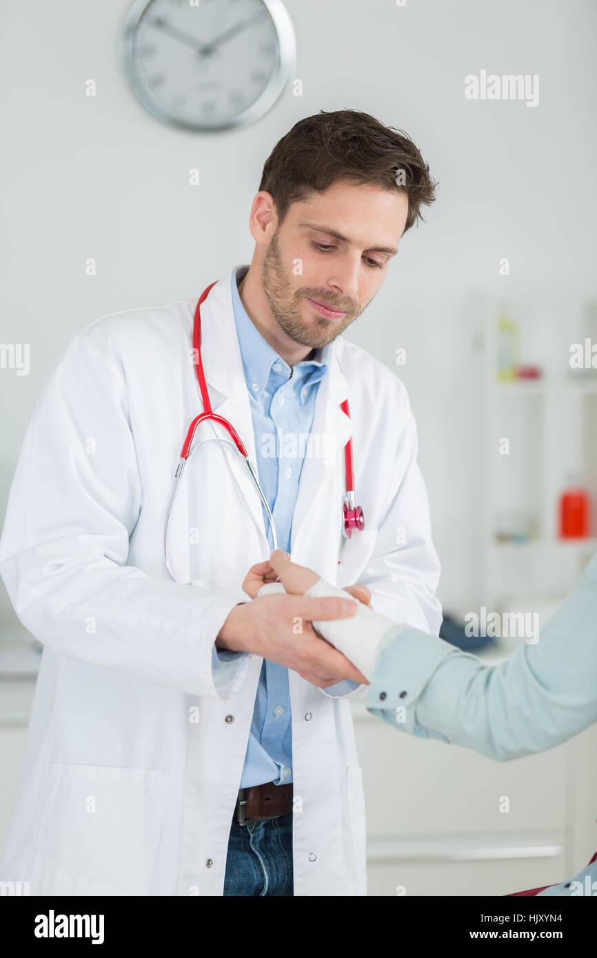 Fractured hand hi-res stock photography and images - Alamy