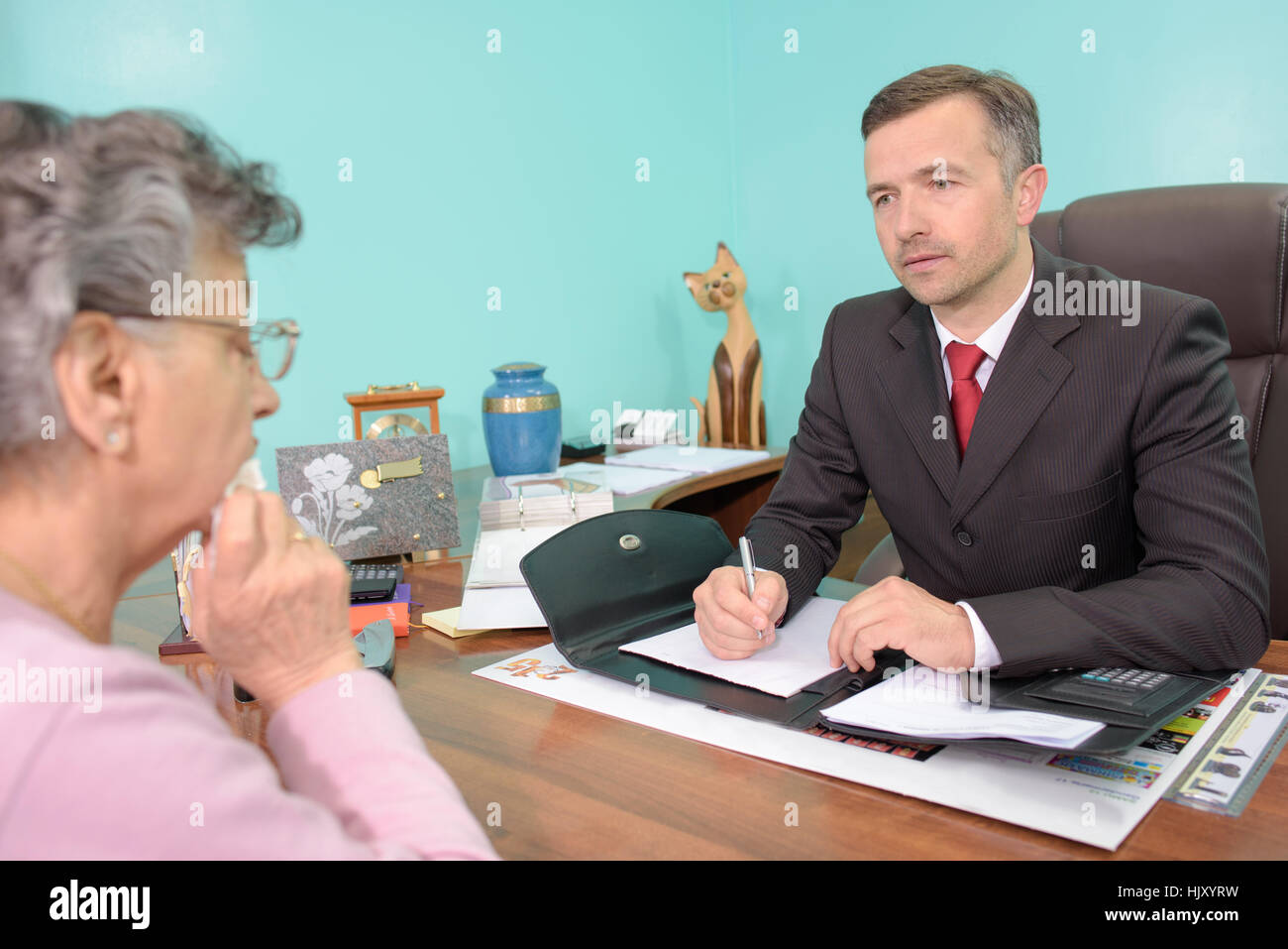 Female funeral director hi-res stock photography and images - Alamy