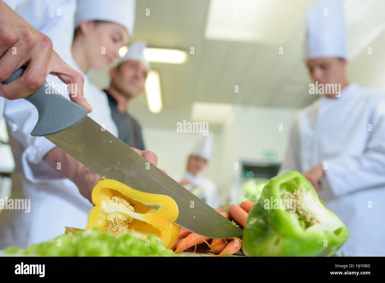 cutting bell pepper Stock Photo - Alamy