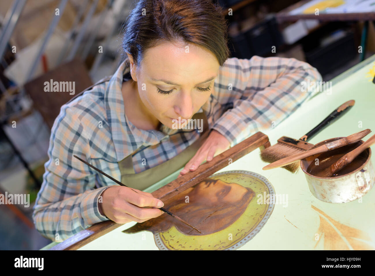 Female artist doing old hi-res stock photography and images - Alamy