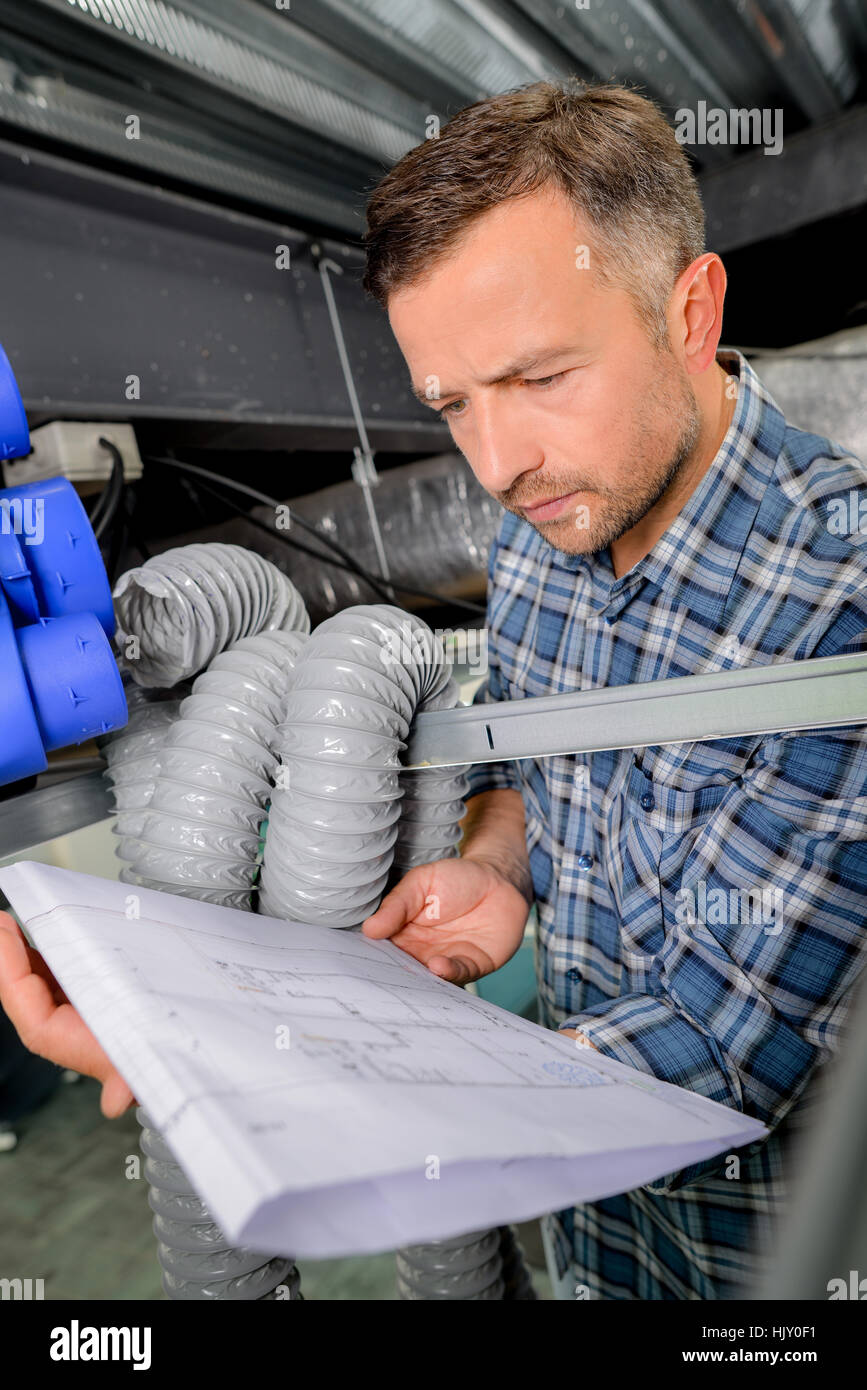 Installing hvac system hi-res stock photography and images - Alamy