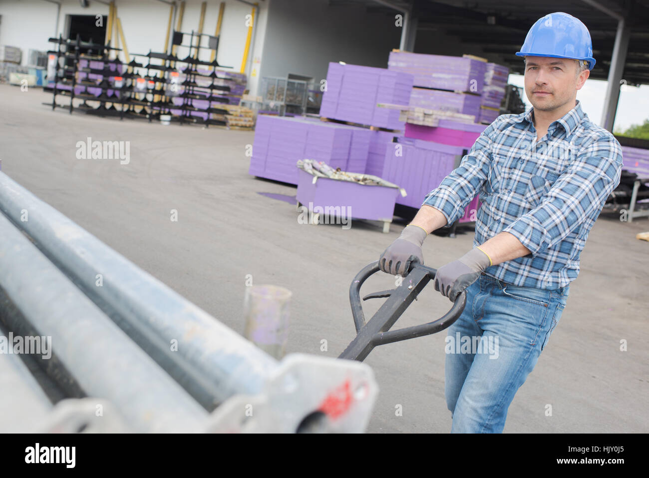 Scaffold scaffolding safety pole hi-res stock photography and images ...