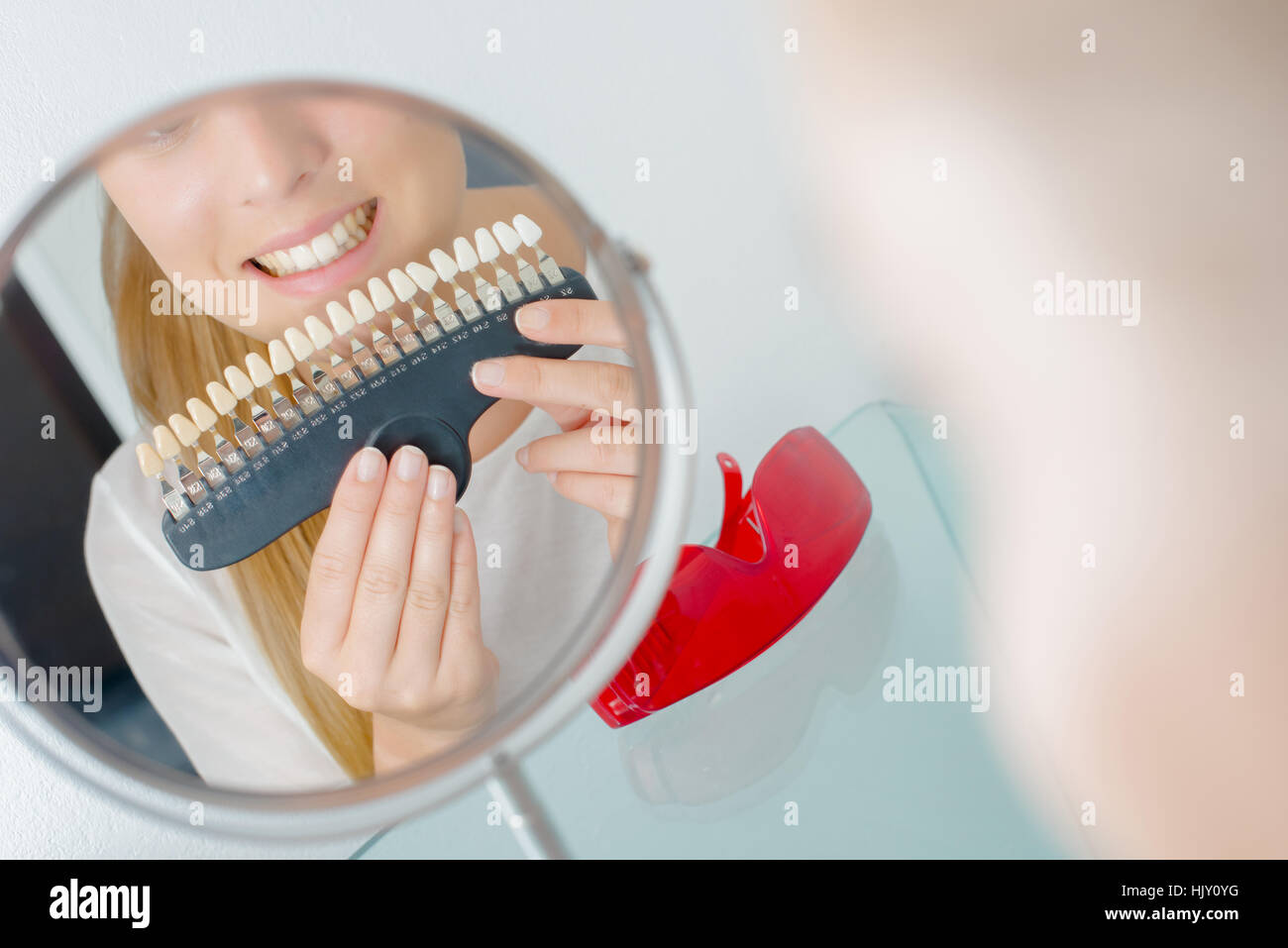 Tooth matching hi-res stock photography and images - Alamy
