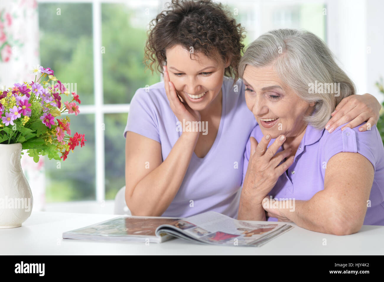 mother and daughter reading magazine Stock Photo - Alamy