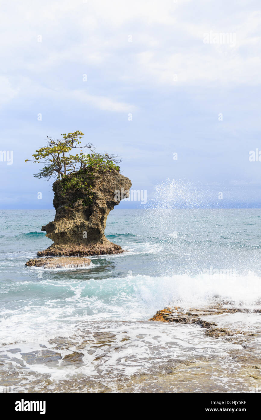 Islet rock formation stack manzanillo hi-res stock photography and ...