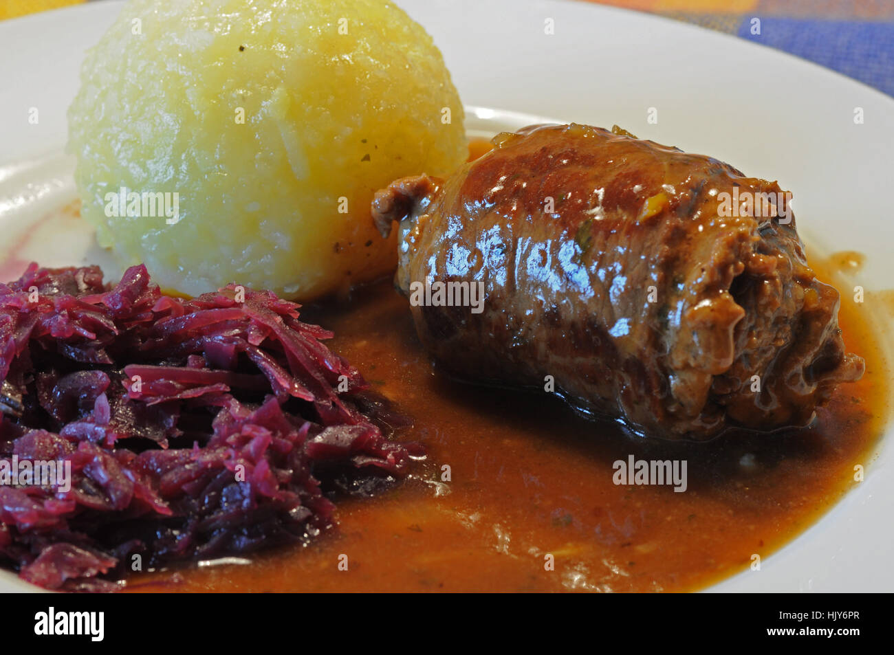 sauce, red cabbage, lump, beef, plate, sauce, red cabbage, lump, beef ...