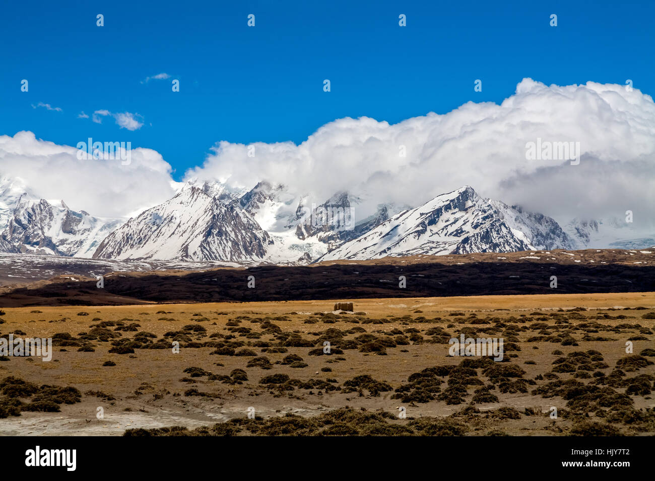 Himalayan landscape. Tibet. China Stock Photo - Alamy