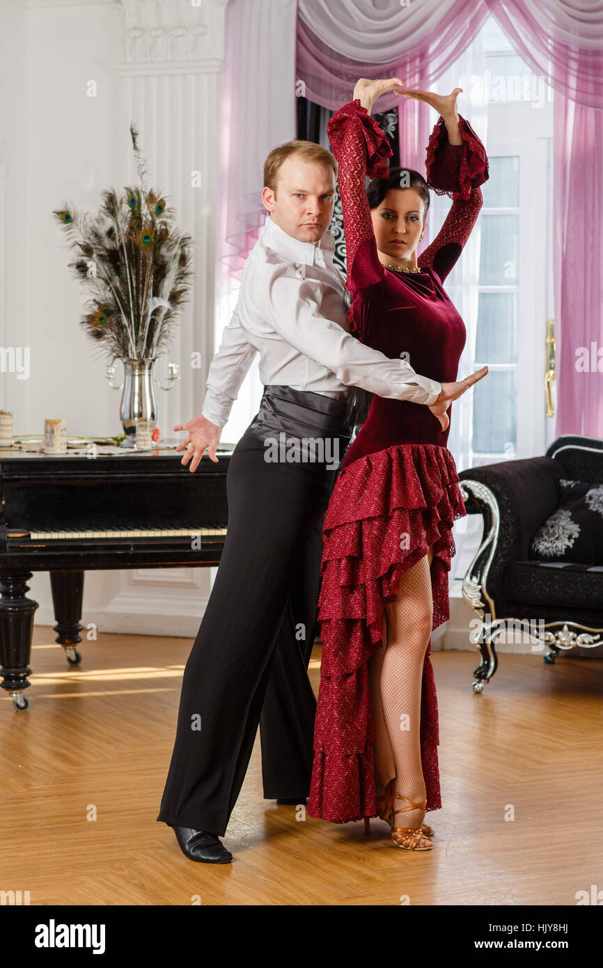 Love couple in spanish costume hi-res stock photography and images - Alamy
