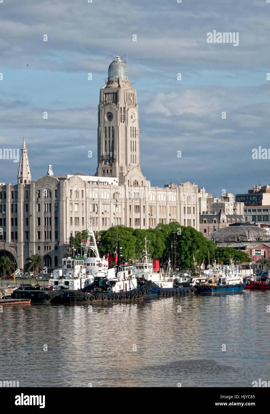 Montevideo uruguay containers port hi-res stock photography and images ...