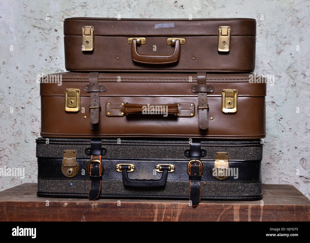 Stack old retro suitcases hi-res stock photography and images - Alamy