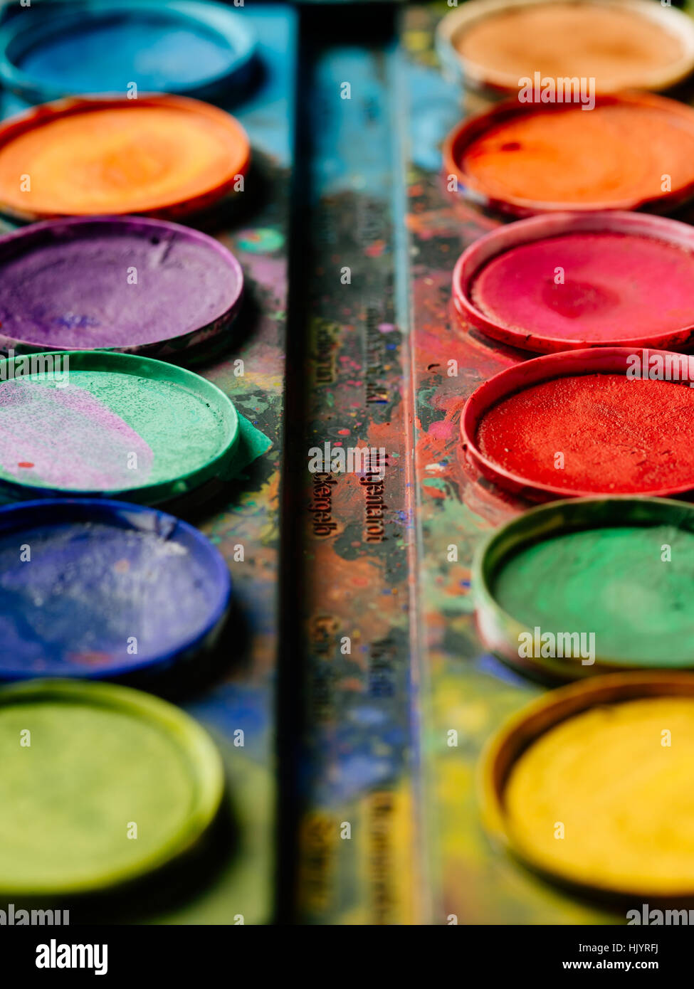 Tray of paints hi-res stock photography and images - Alamy