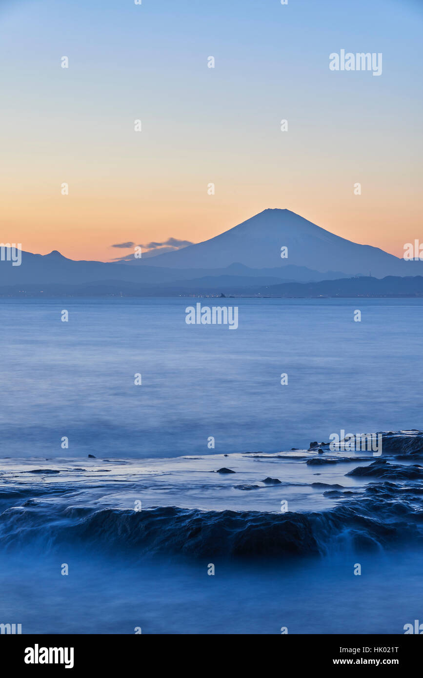 Vertical view mount fuji hi-res stock photography and images - Alamy