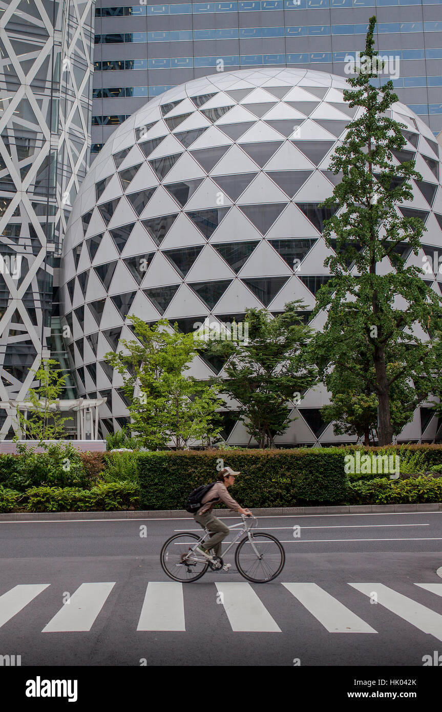 Crosswalk in front of Cocoon Building, Nishi Shinjuku.Tokyo city, Japan ...