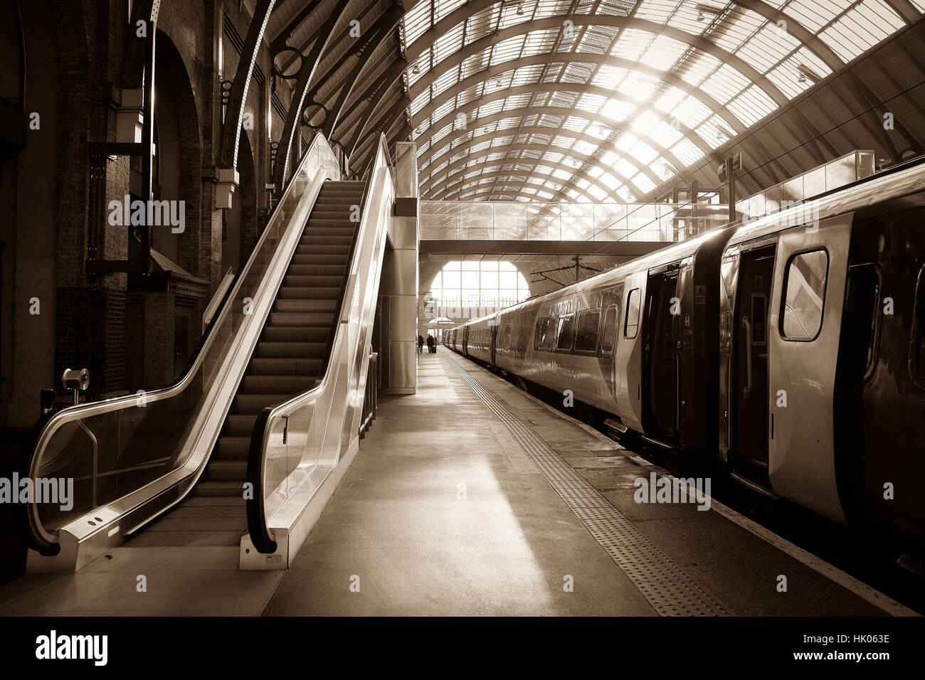 London train station buildings hi-res stock photography and images - Alamy