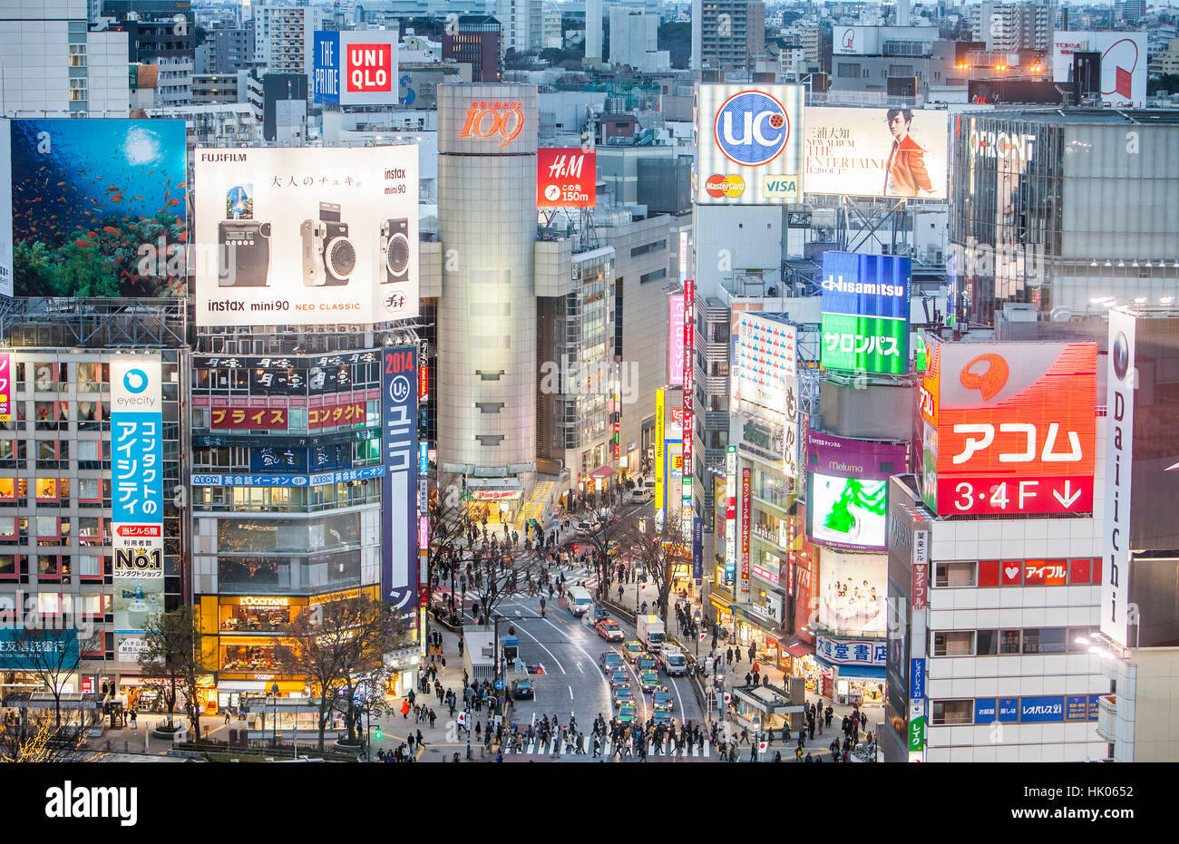 Townscape, Shibuya. Scramble Kousaten crossing in Hachiko square. Tokyo ...