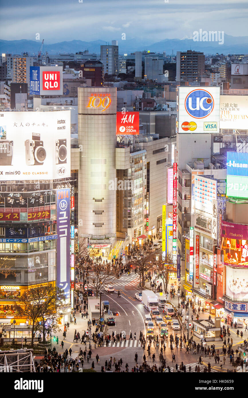 Townscape, Shibuya. Scramble Kousaten crossing in Hachiko square. Tokyo ...