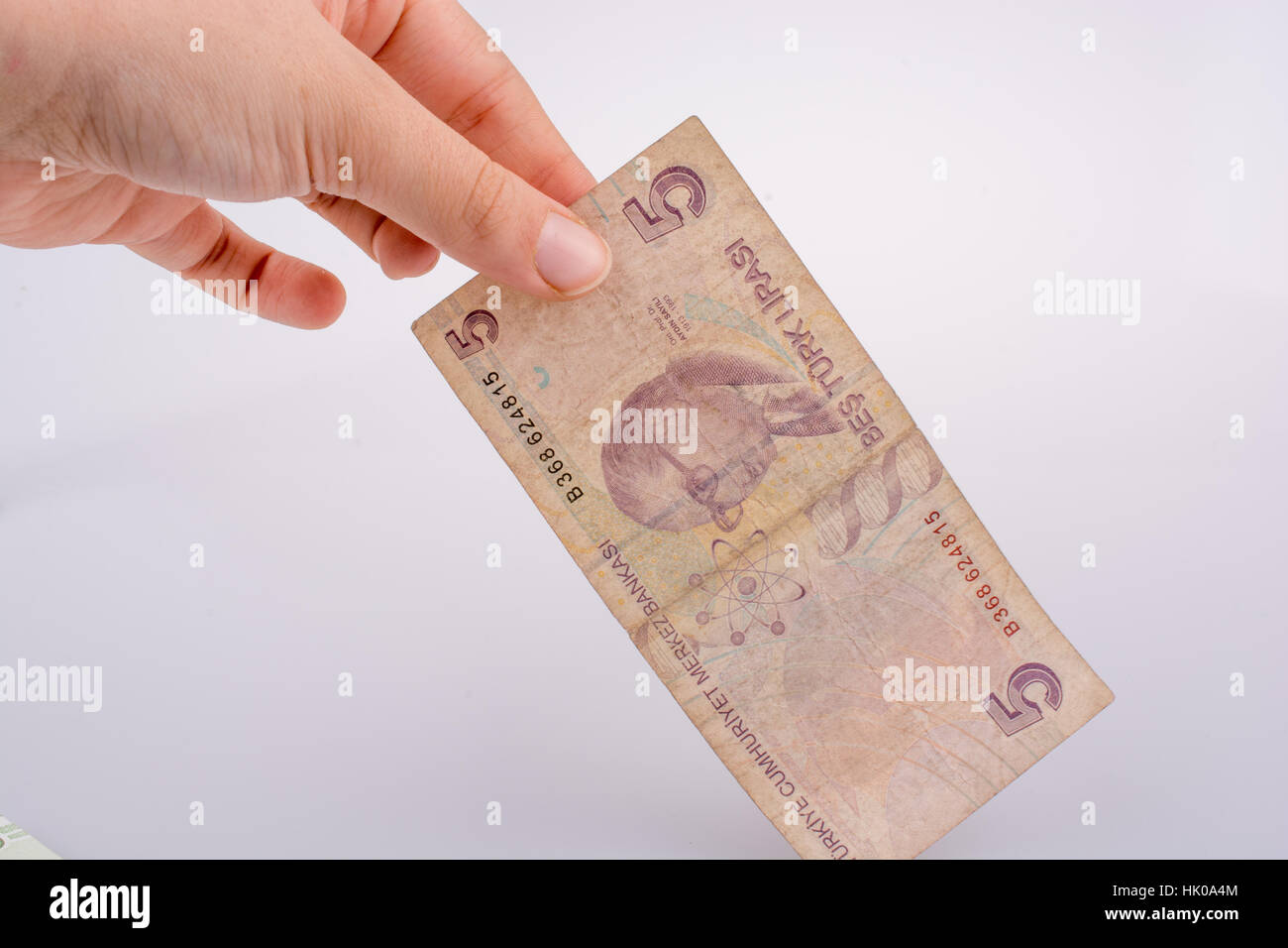 Hand holding 5 Turksh Lira banknote on white background Stock Photo - Alamy