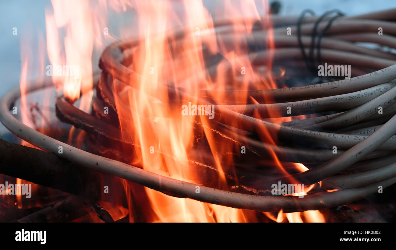 Firing wire in fire Stock Photo - Alamy