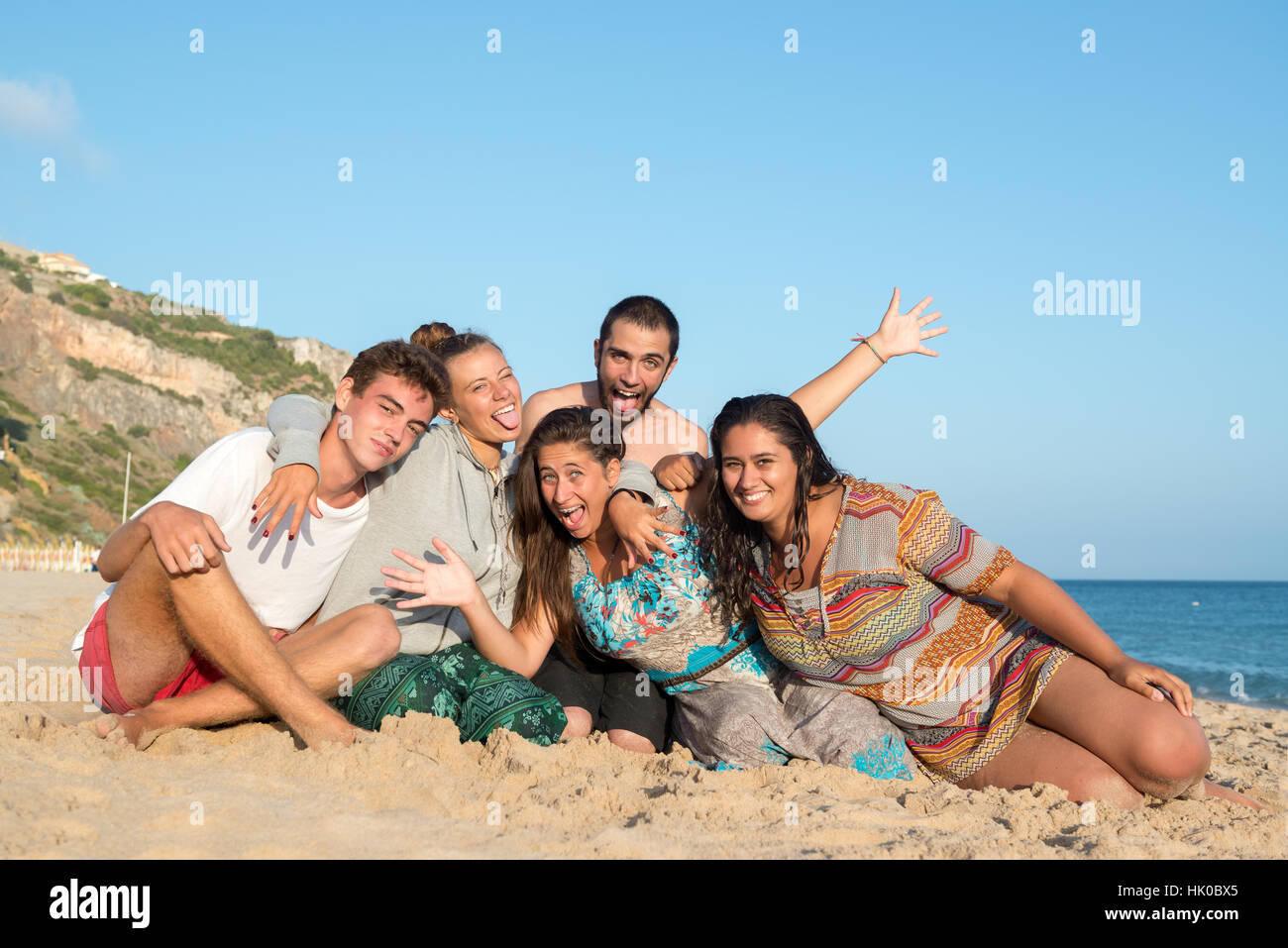 Group of happy teenage friends at the beach Stock Photo - Alamy