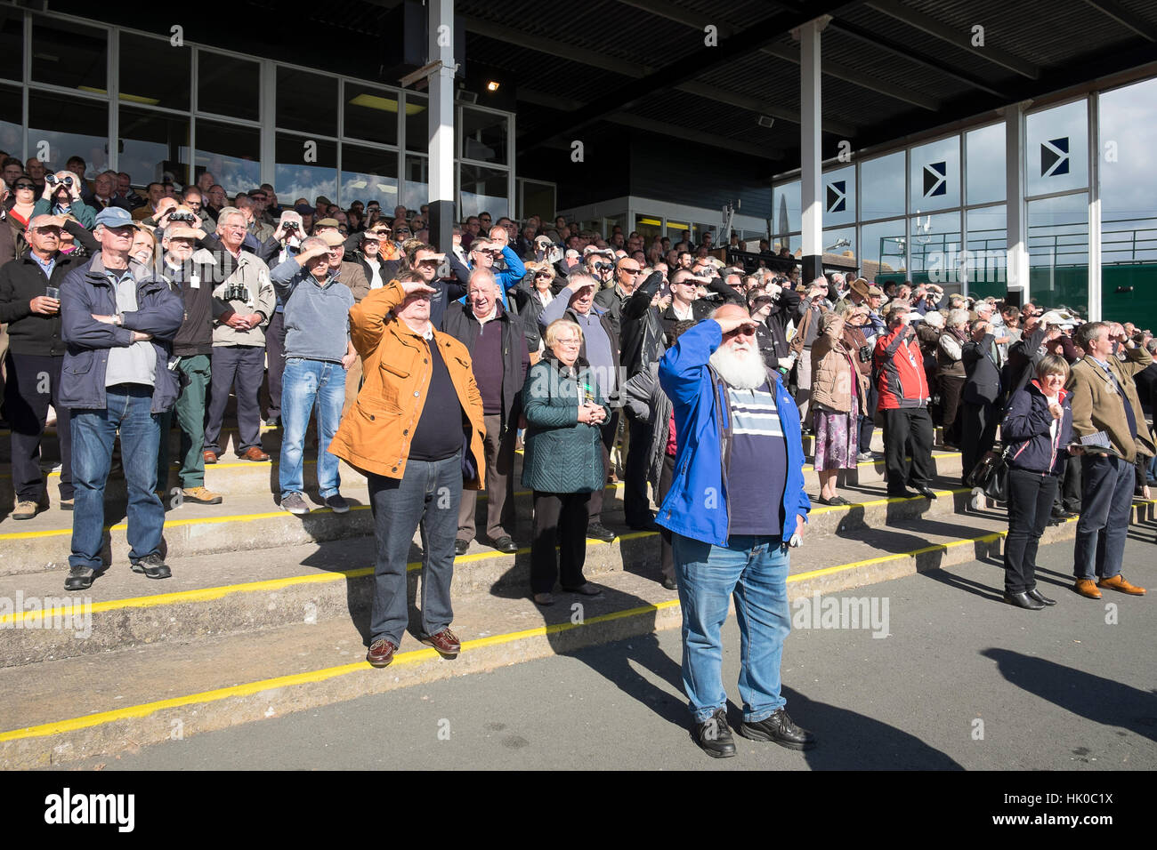 Racing crowd hi-res stock photography and images - Alamy