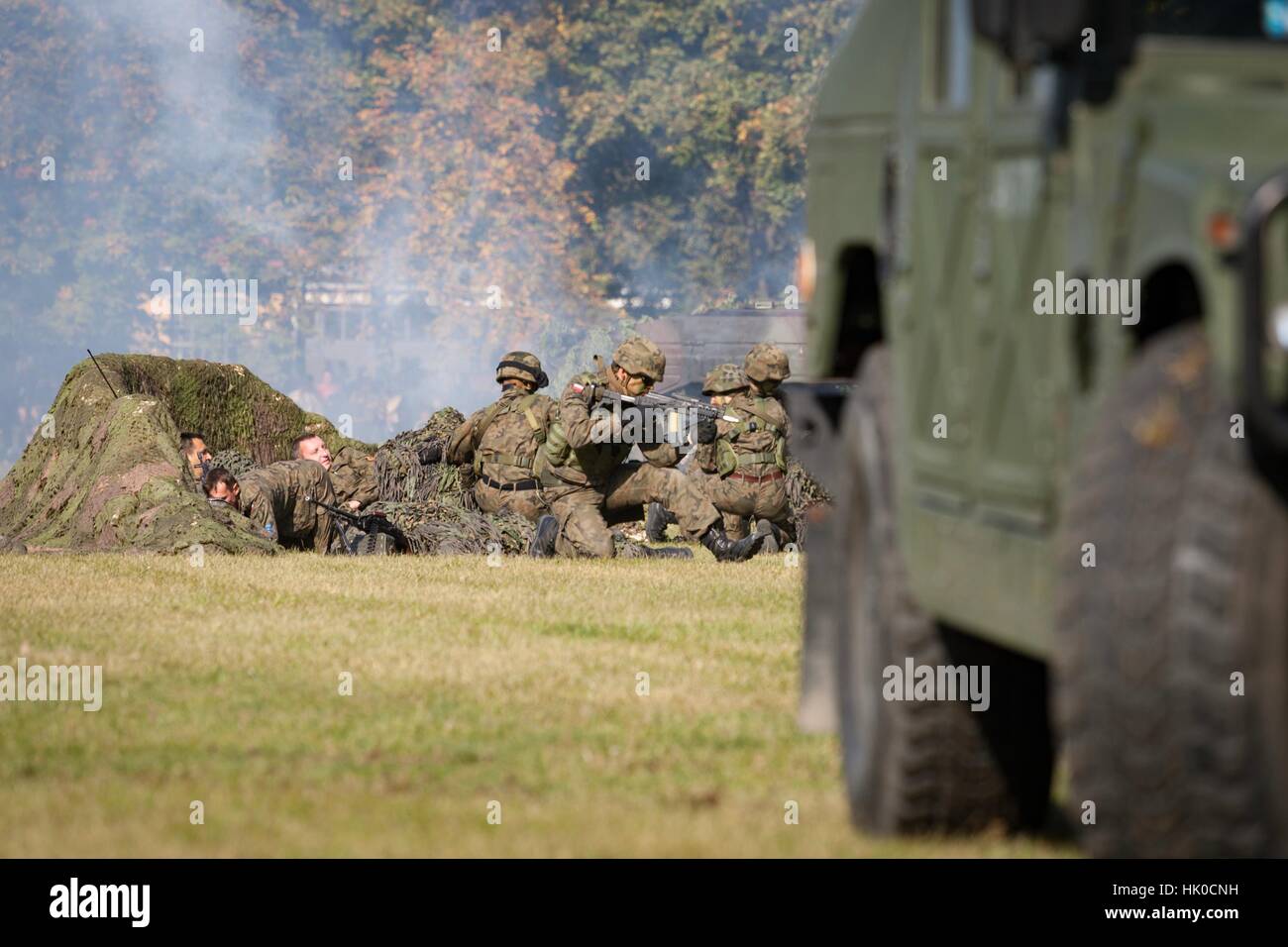 Military personnel in uniform hi-res stock photography and images - Alamy