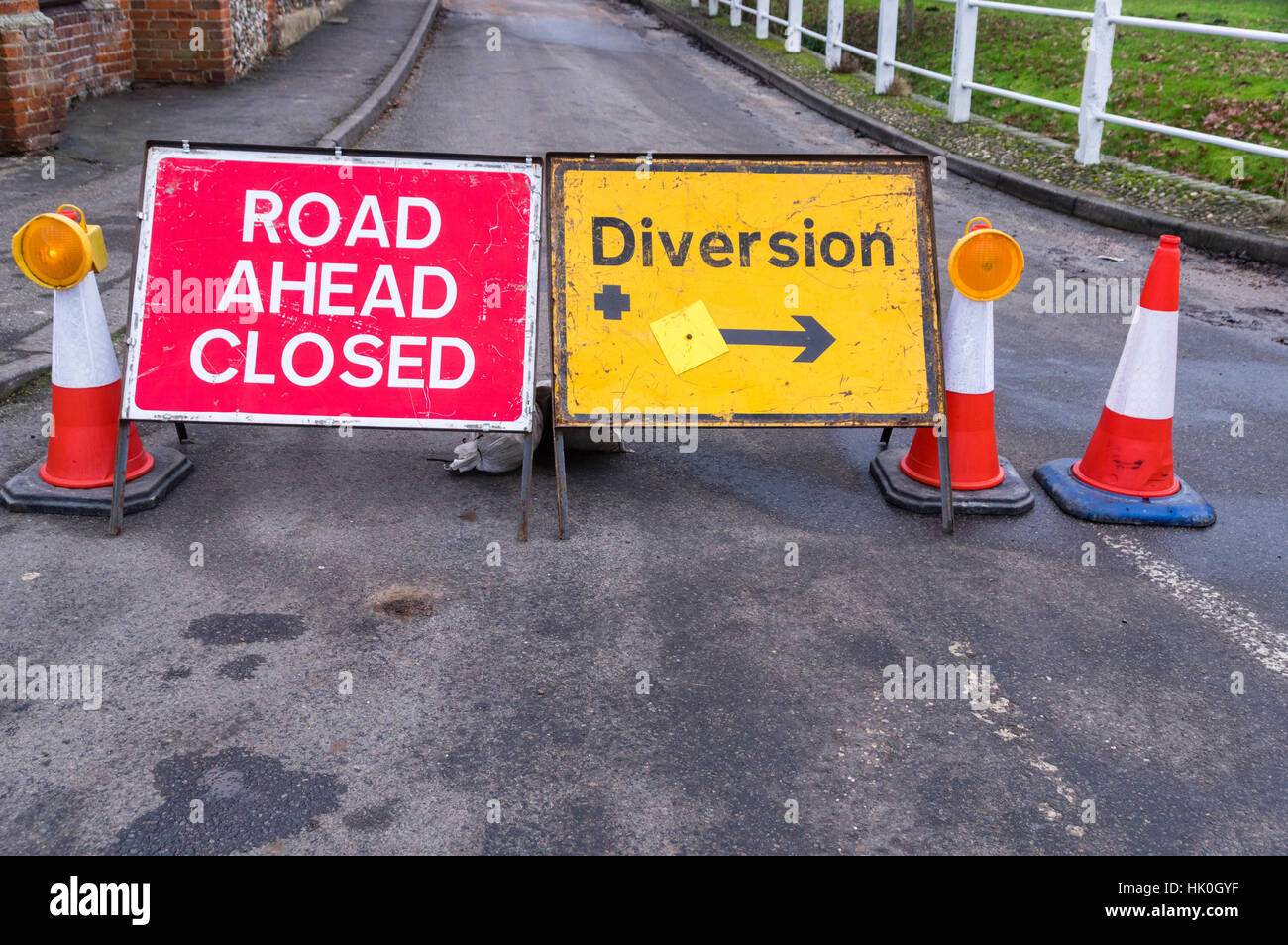 Diversion and road sign hi-res stock photography and images - Alamy